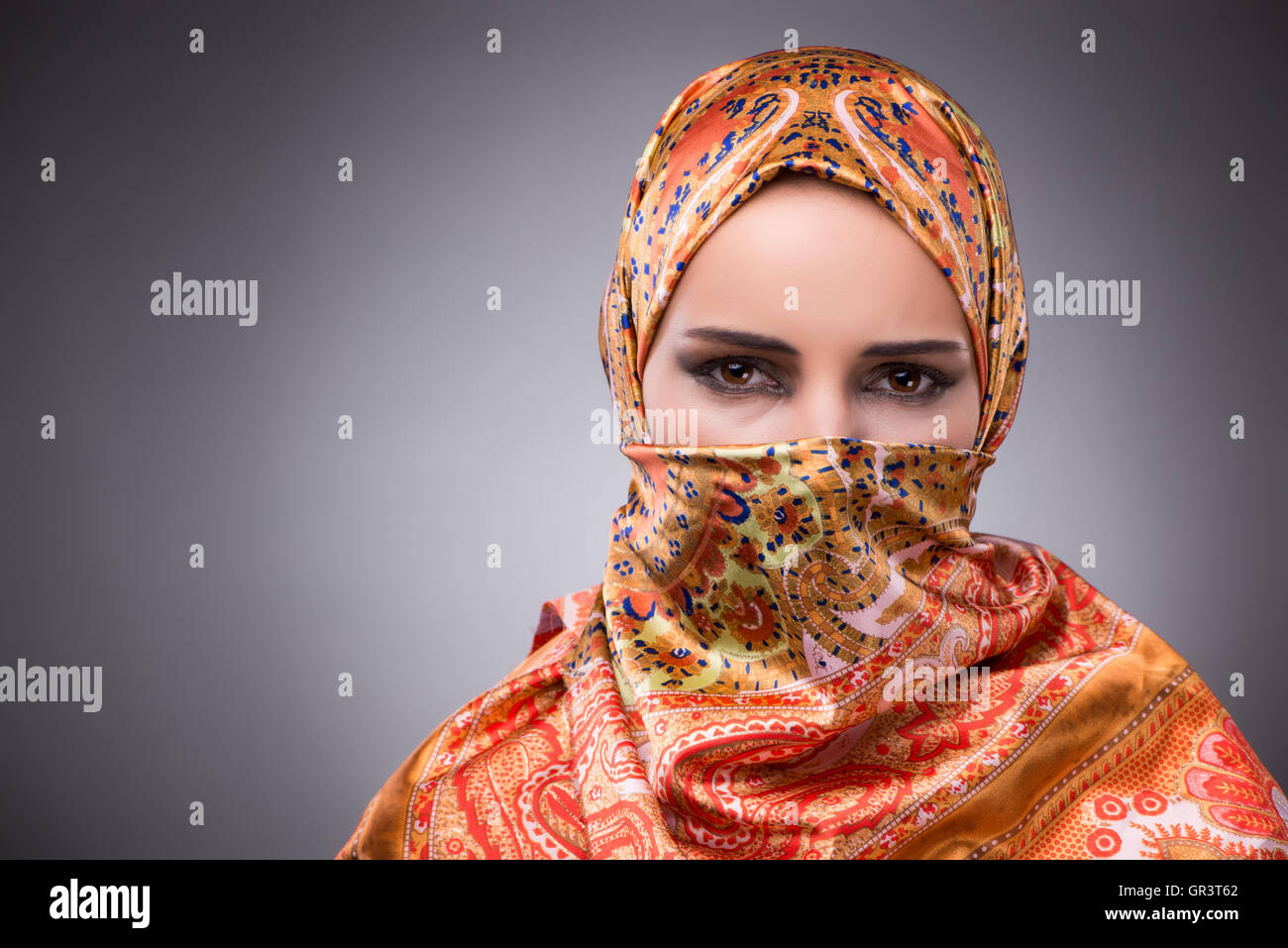 Young woman in traditional muslim clothing Stock Photo - Alamy