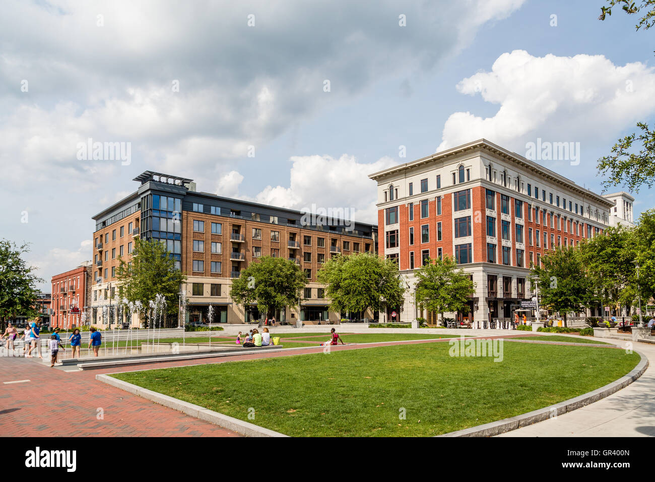Ellis Square Park in Savannah Georgia Stock Photo - Alamy