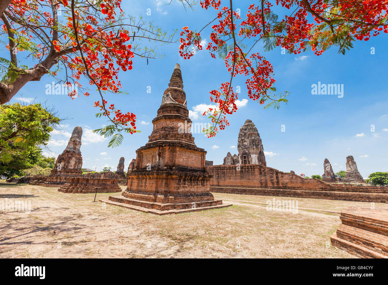 Wat Phra Sri Rattana Mahathat Historical park Stock Photo - Alamy
