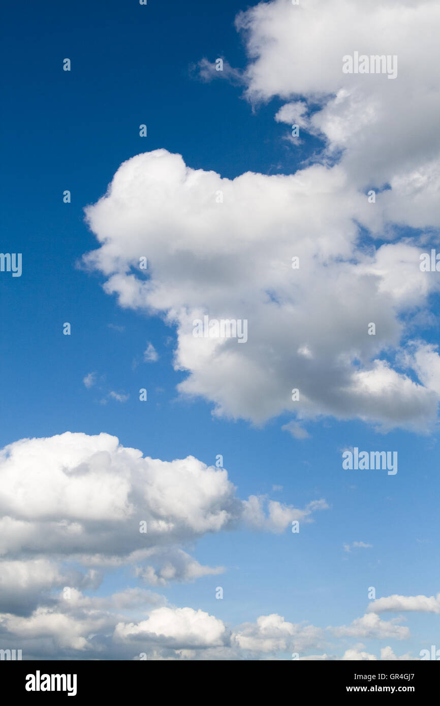 Blue sky and white fluffy white clouds Stock Photo - Alamy