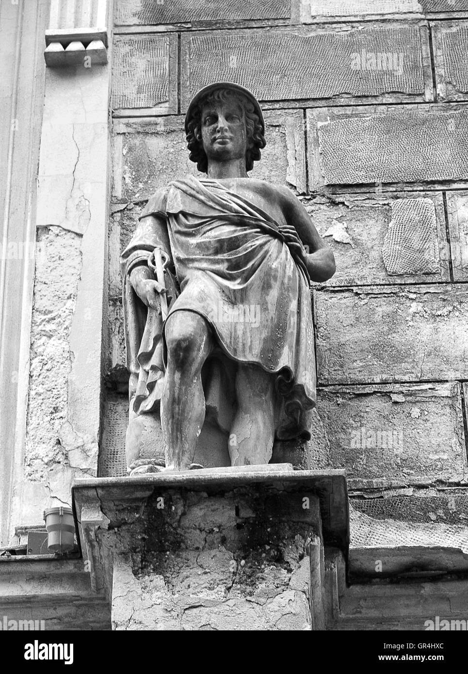 Figure in Italian Renaissance style on building in Strada Stavropoleos ...