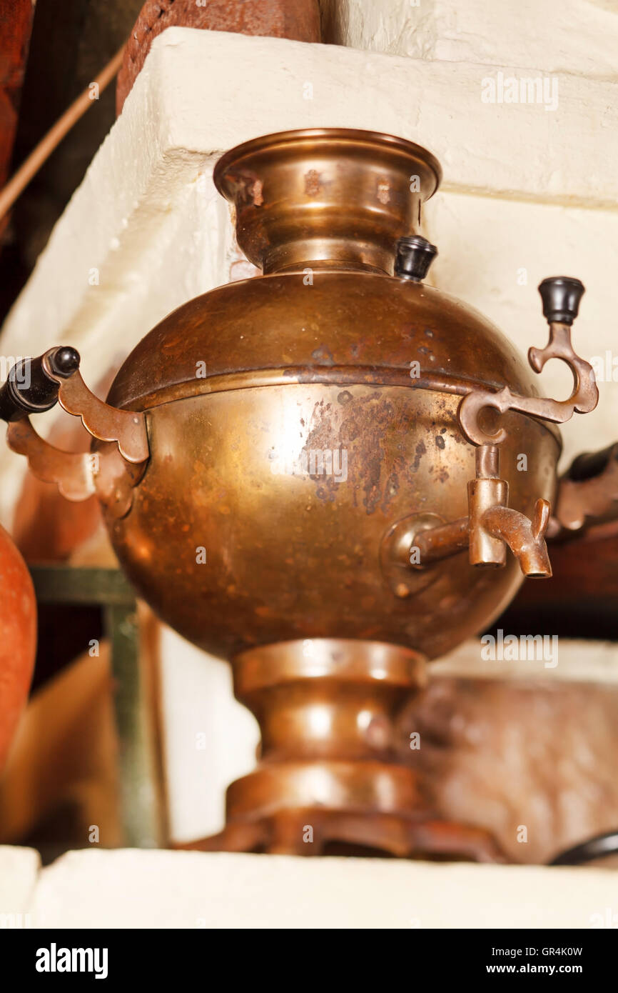 Traditional russian samovar Stock Photo - Alamy