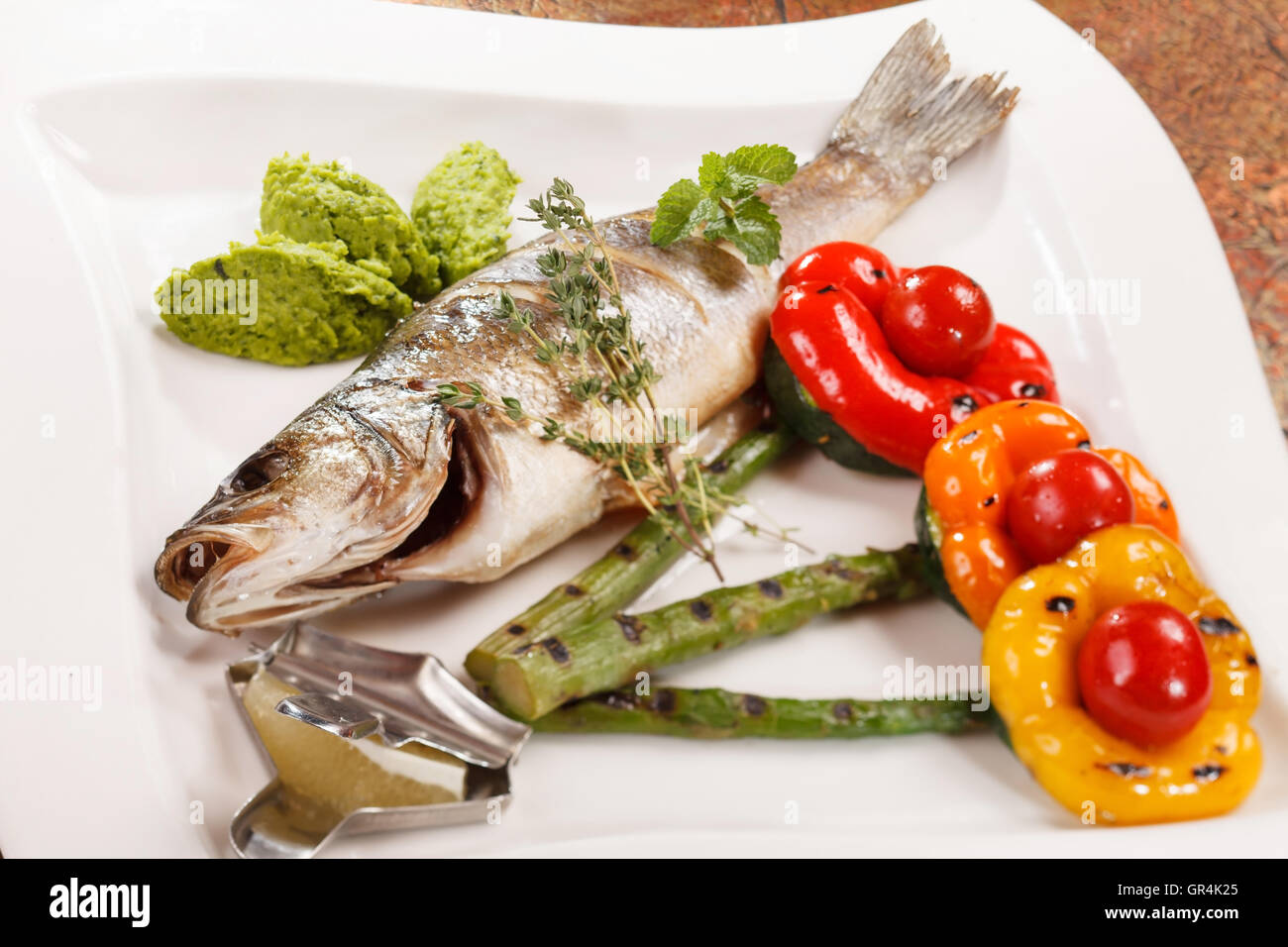 grilled fish with asparagus Stock Photo - Alamy