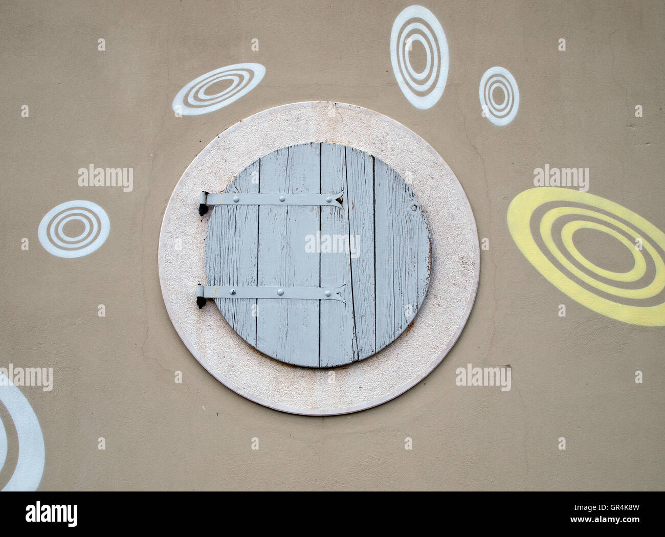 House with circular window exterior hi-res stock photography and images ...