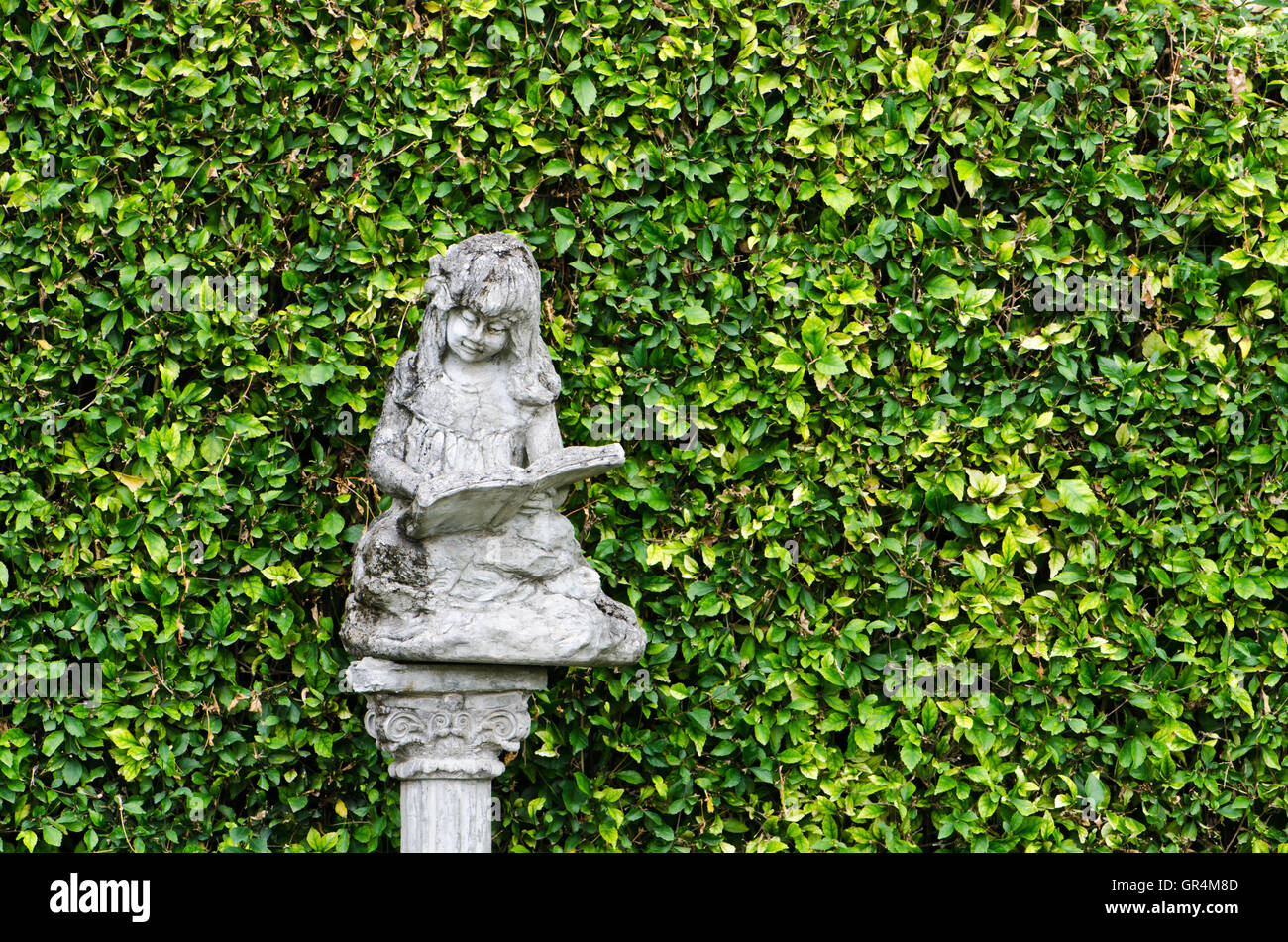 Statue of a child Stock Photo - Alamy