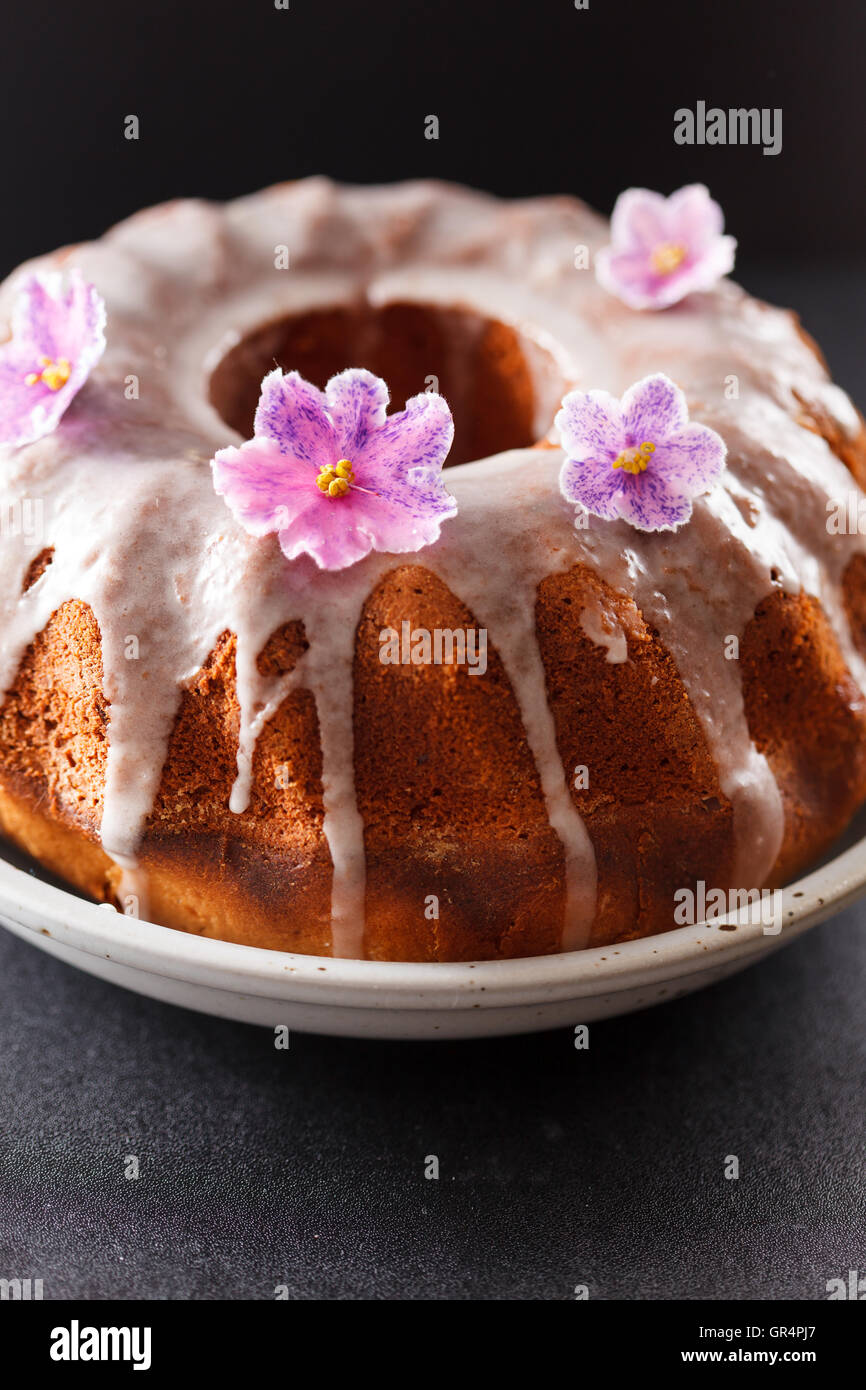 Iced bun pie hi-res stock photography and images - Alamy