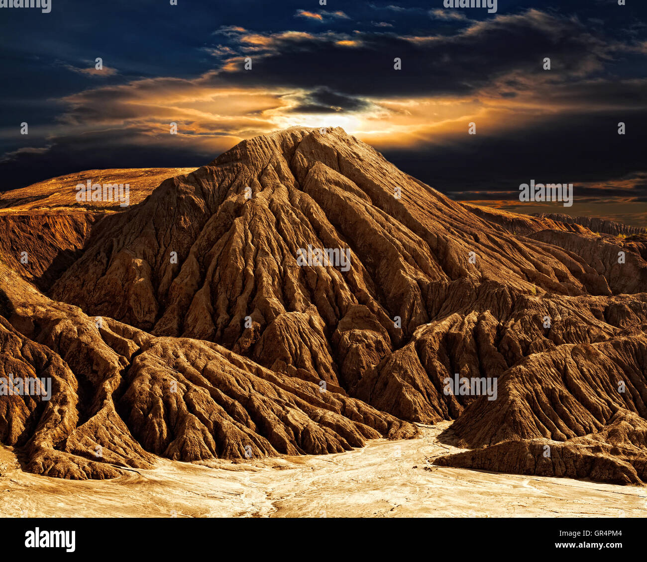 Fantastic desert mountain landscape with the night sky Stock Photo - Alamy