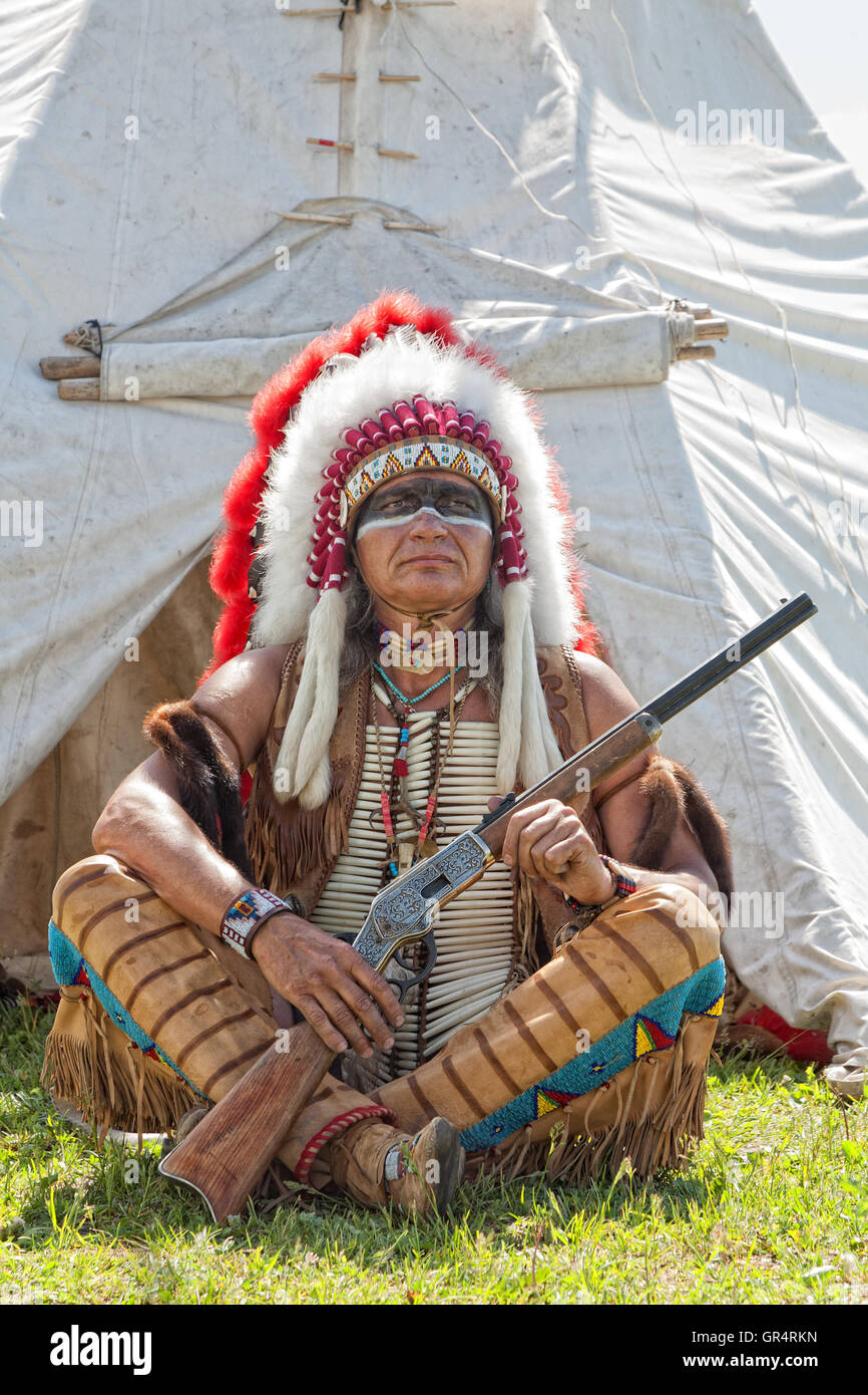 Native american indian rifle hi-res stock photography and images - Alamy