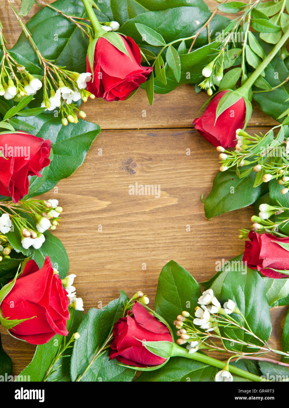 Wooden background with red roses Stock Photo - Alamy