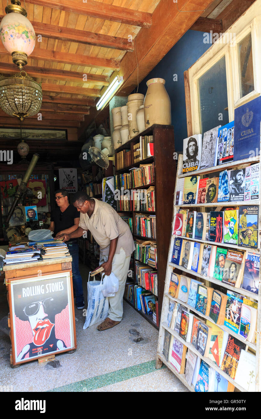 Quaint book shop hi-res stock photography and images - Alamy