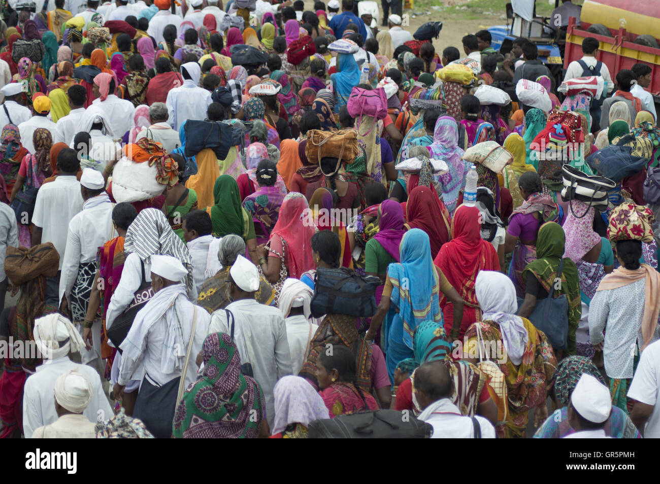 Warkaris pilgrims pandharpur yatra alandi hi-res stock photography and ...