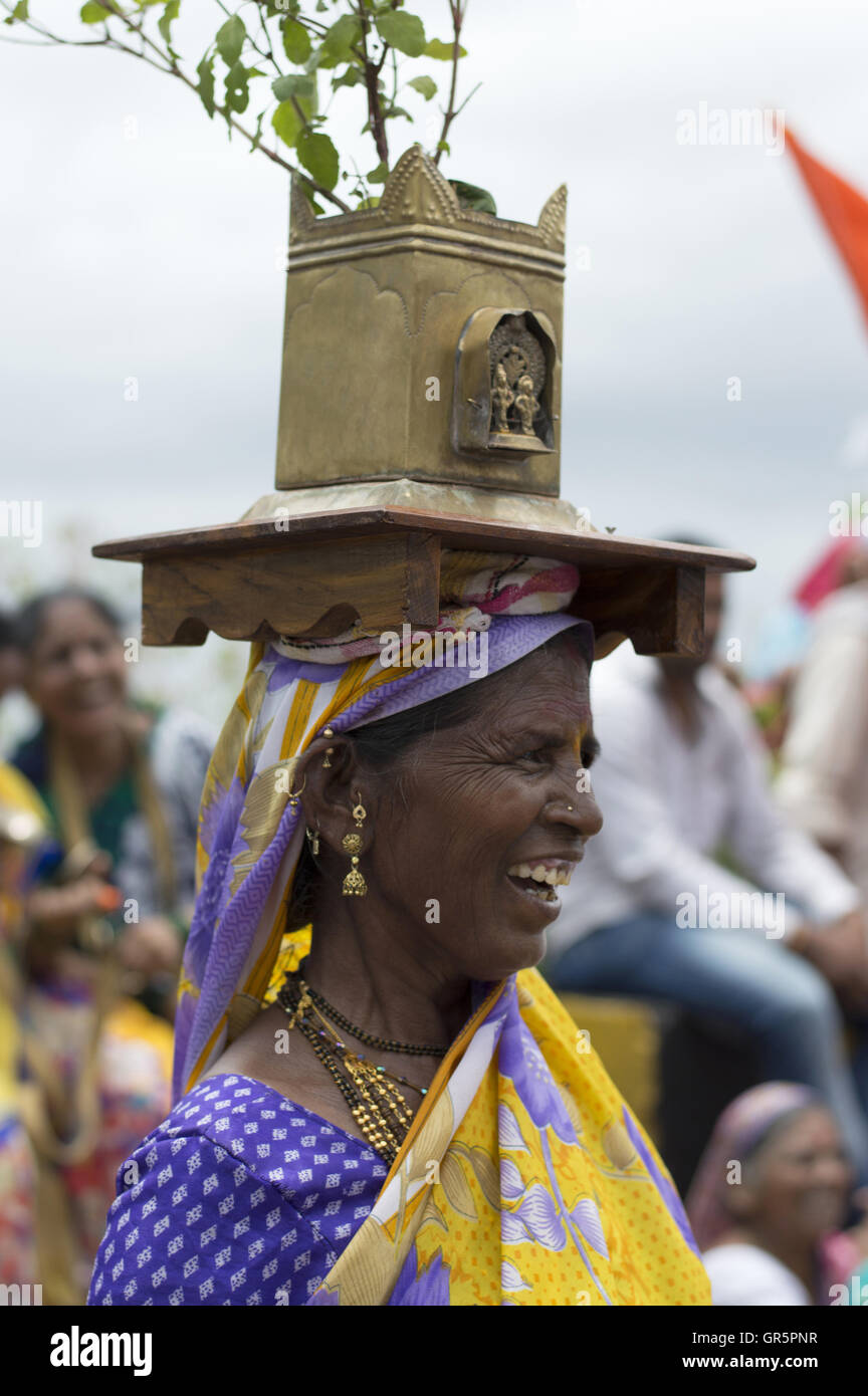 Pilgrims or warkari at Pandarpur yatra, Maharashtra, India Stock Photo ...