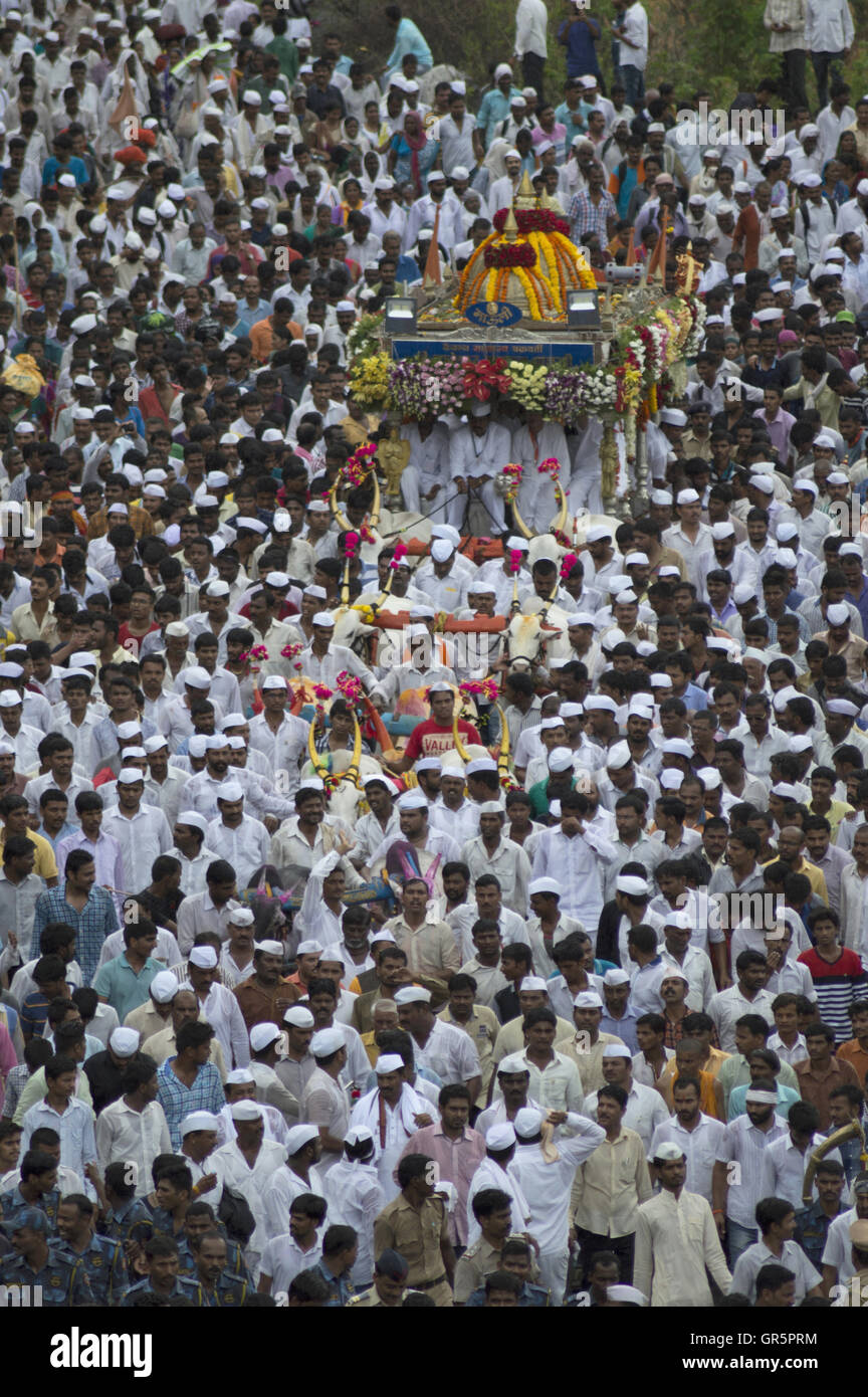 Sant Dnyaneshwar Palkhi, Dive ghat, Maharashtra, India Stock Photo - Alamy