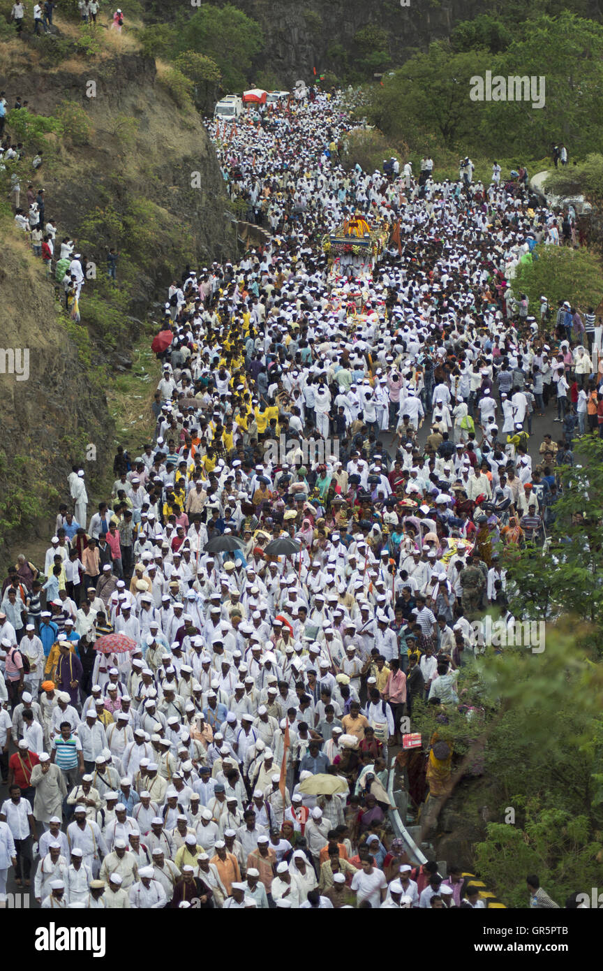 Sant Dnyaneshwar Palkhi, Dive ghat, Maharashtra, India Stock Photo - Alamy