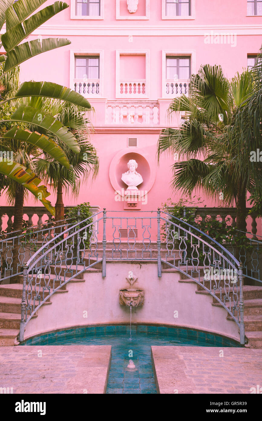 Pink mansion hi-res stock photography and images - Alamy