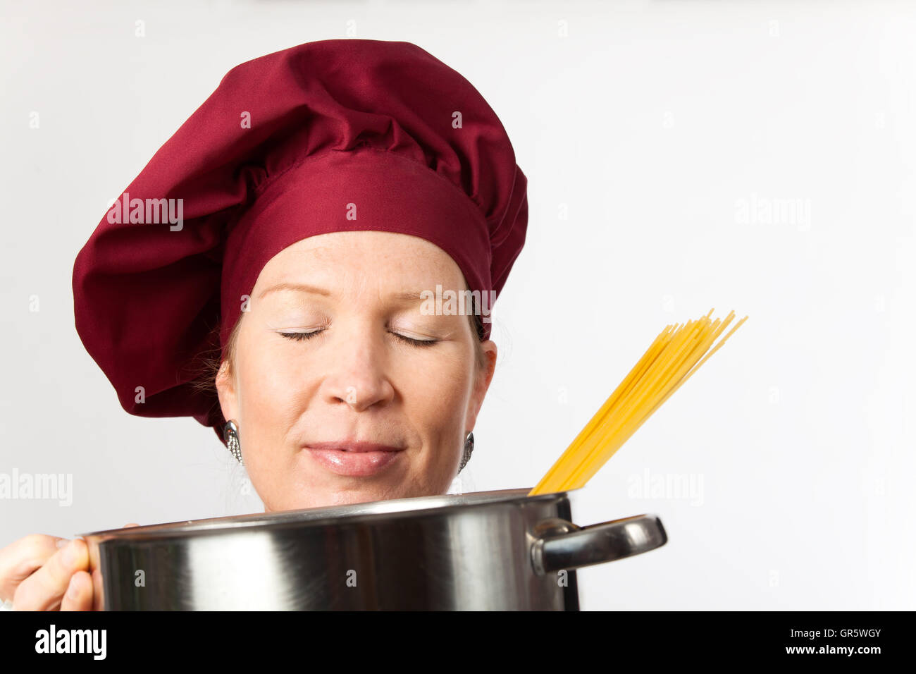 chef with a pot and spaghetti Stock Photo - Alamy