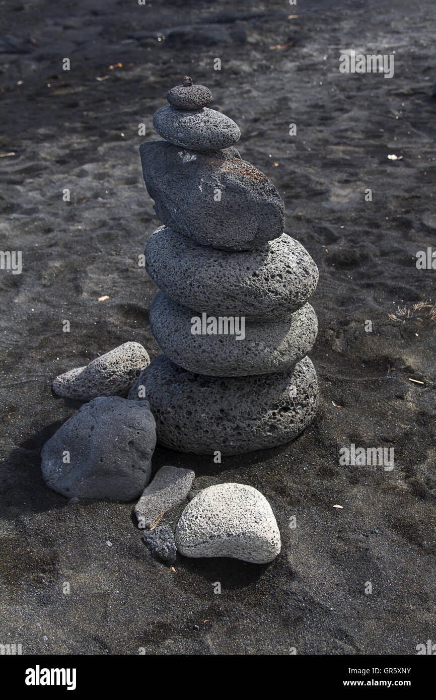 Black stone Inukshuk Stock Photo - Alamy