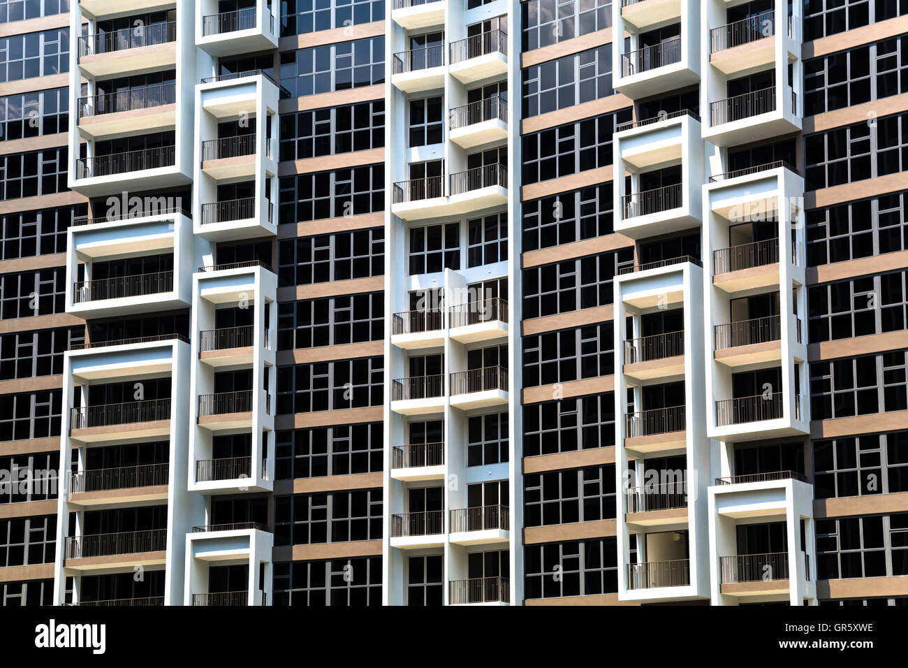 Apartment building condo dwelling hi-res stock photography and images ...