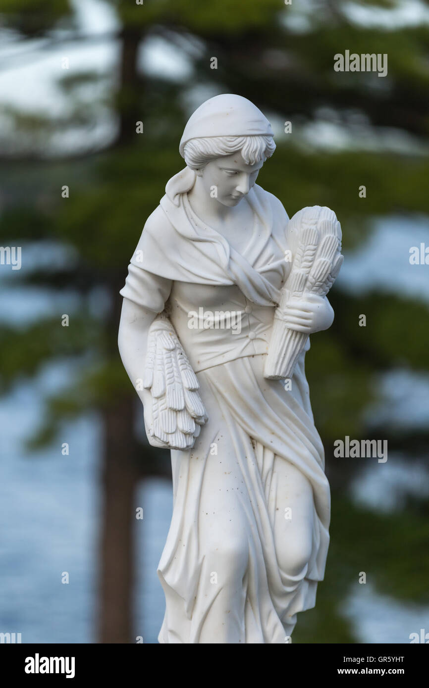 Statue of a beautiful woman in summer Stock Photo - Alamy