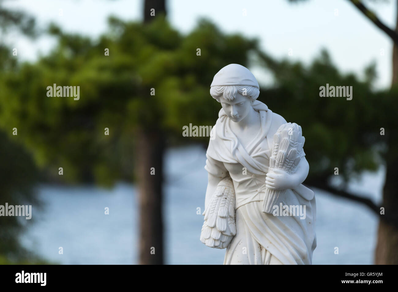 Statue of a beautiful woman in summer Stock Photo - Alamy