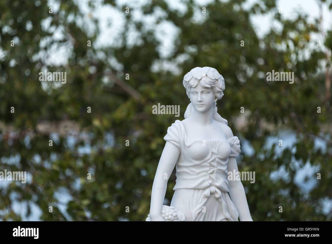 Statue of a beautiful woman in summer Stock Photo - Alamy