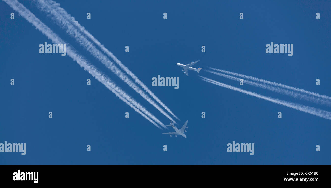 Singapore Airlines Airbus A380 airliner flying at cruising altitude ...