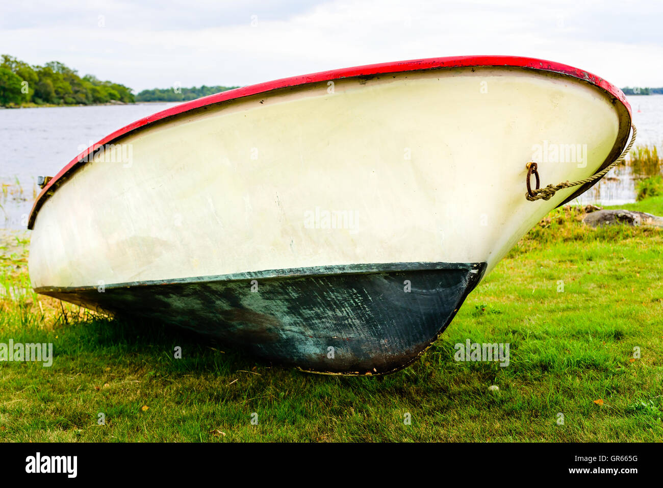 Red and white hull hi-res stock photography and images - Alamy