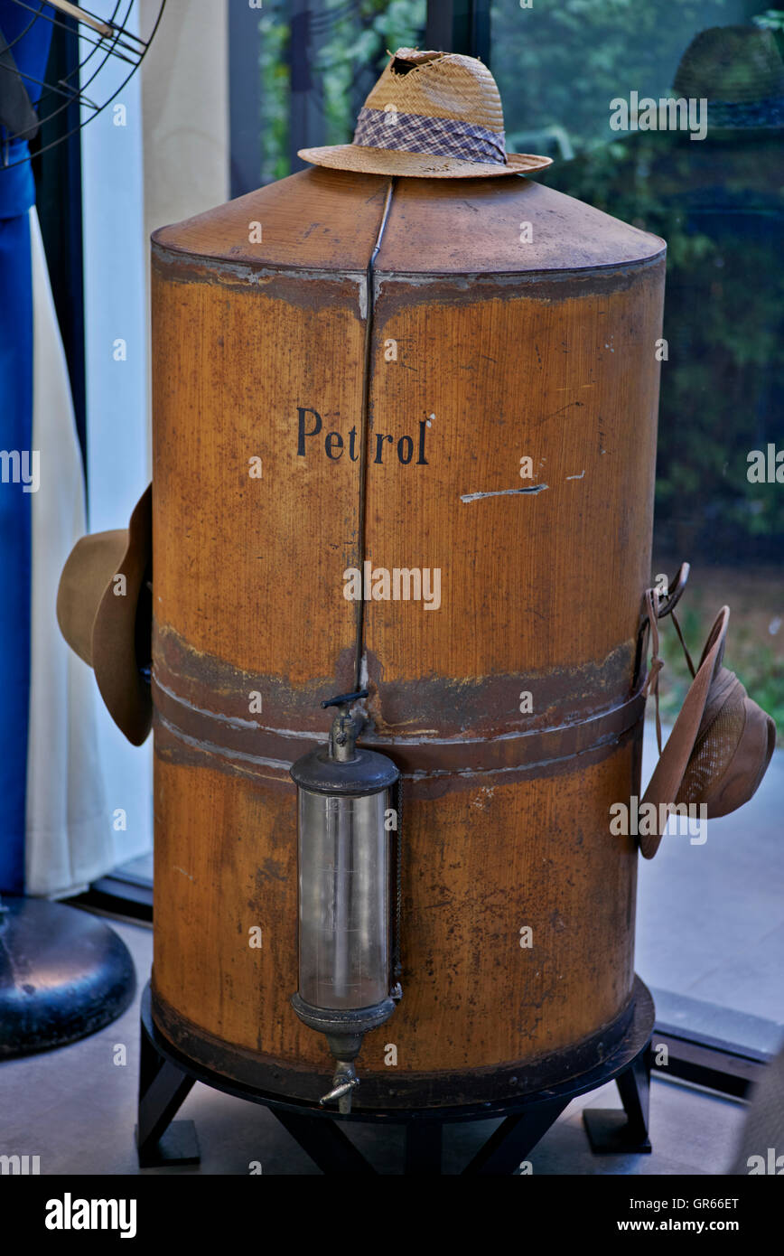 Antique fuel dispenser hi-res stock photography and images - Alamy