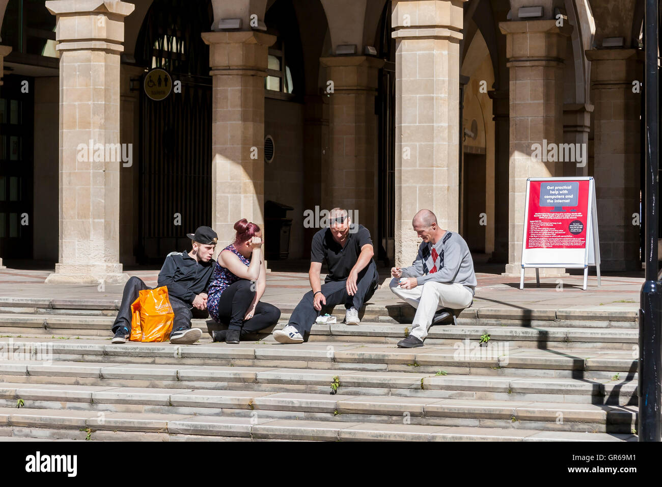 Chilling on the steps of the Guildhall, Northampton town centre Stock ...