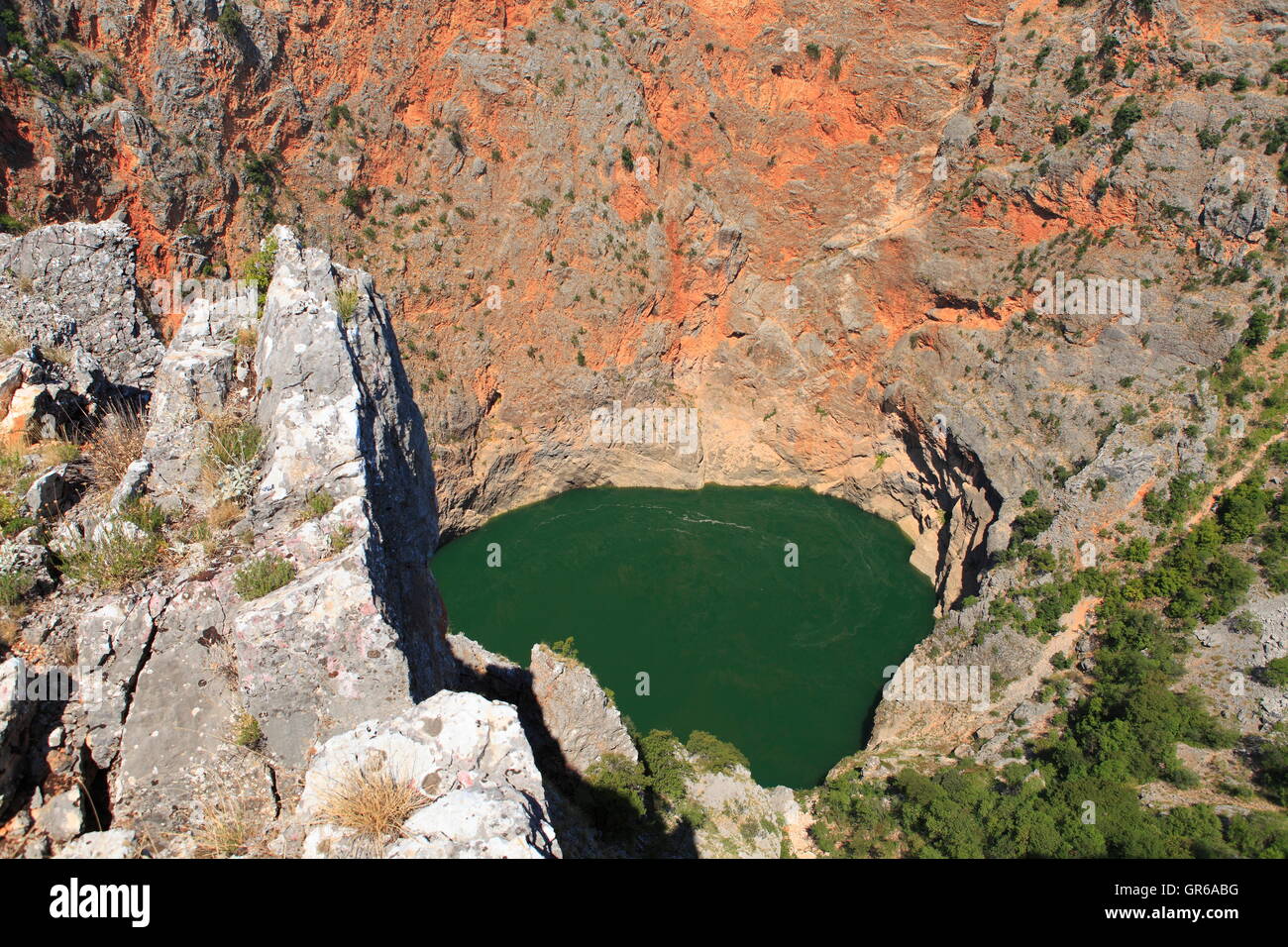 Crveno hi-res stock photography and images - Alamy