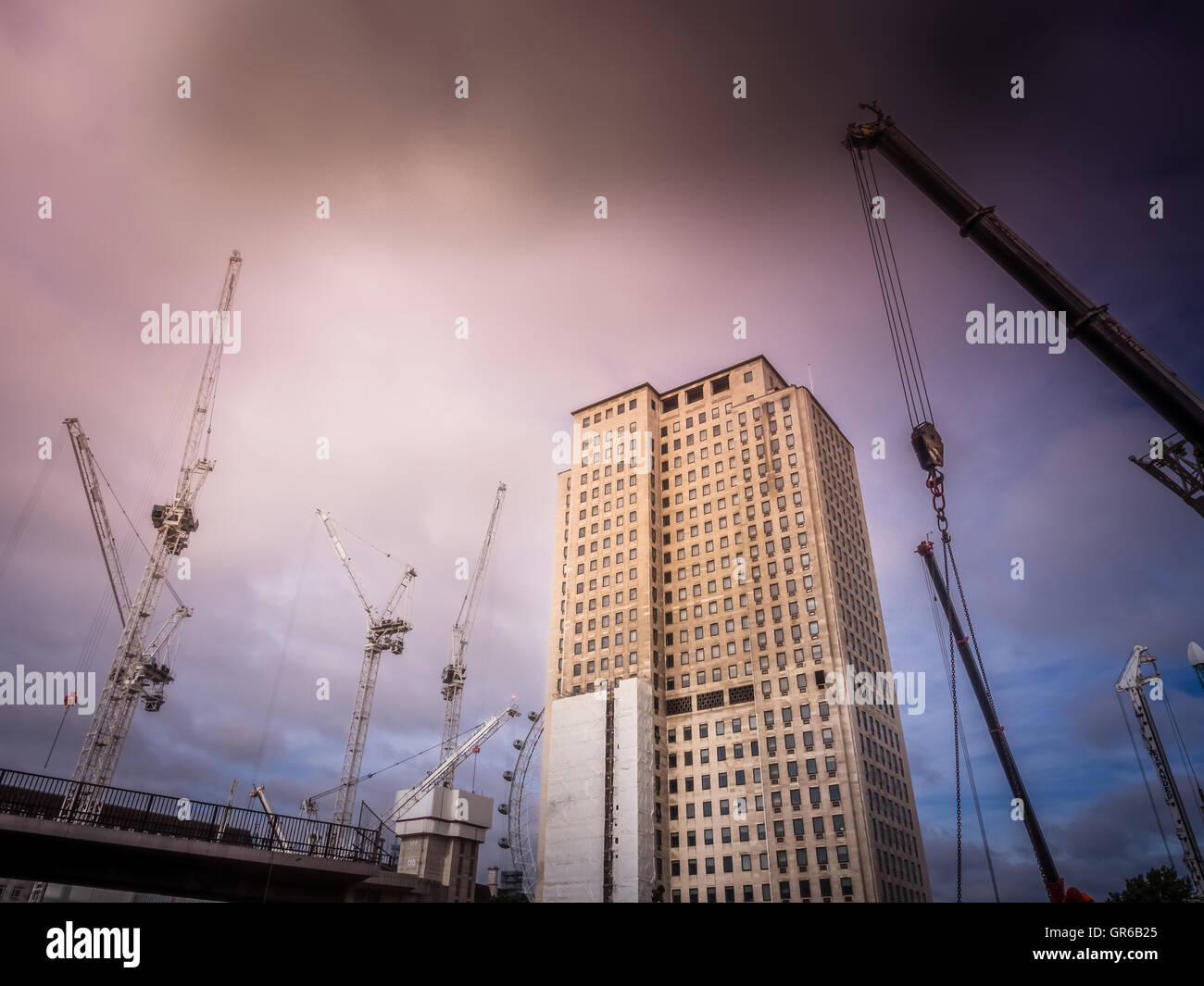 Shell headquarters london hi-res stock photography and images - Alamy