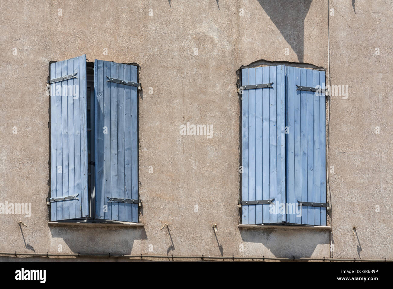 Shutter hi-res stock photography and images - Alamy