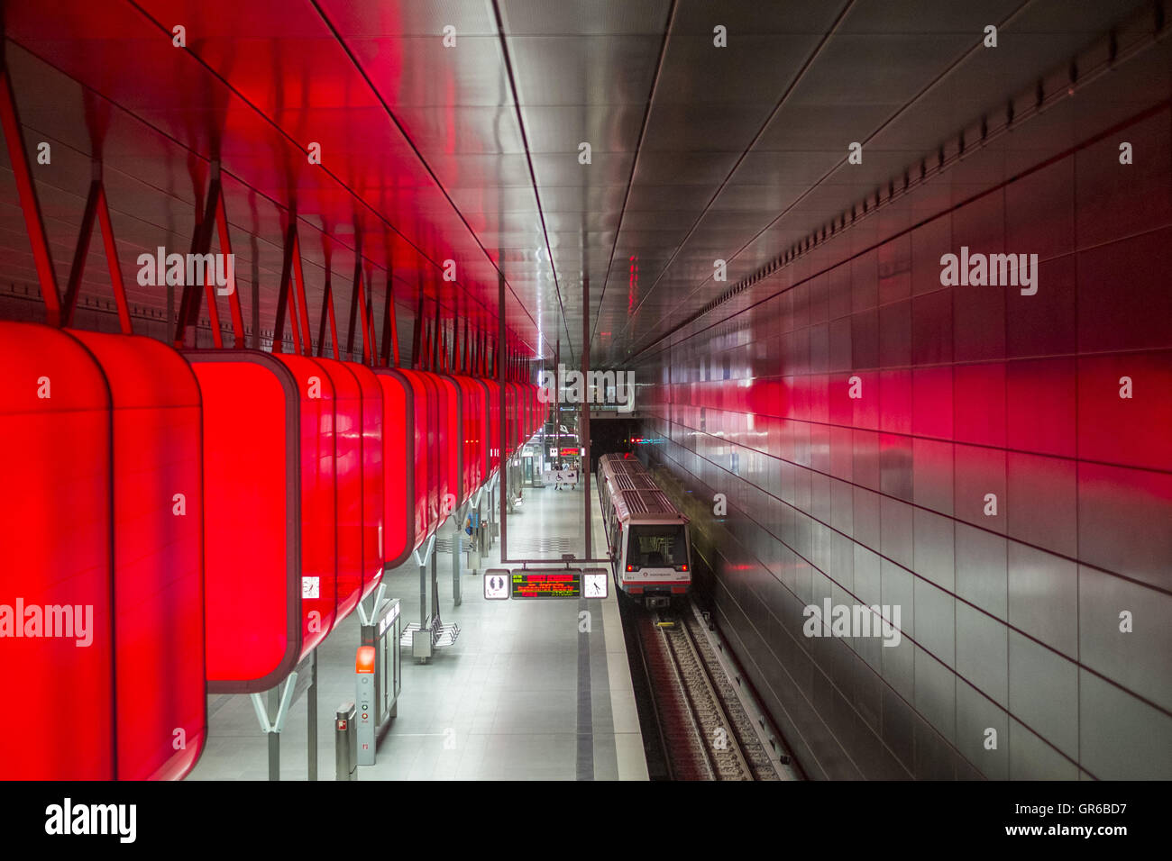 Modern german metro hi-res stock photography and images - Alamy