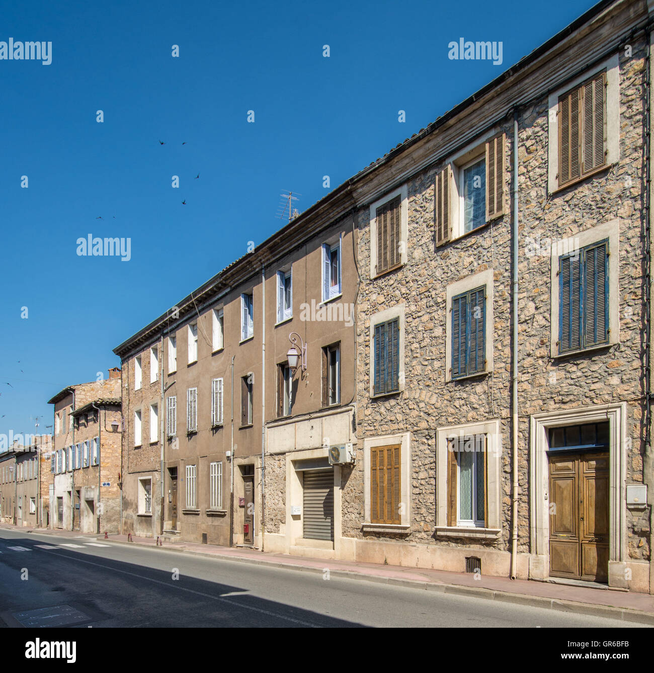 French row houses hi-res stock photography and images - Alamy
