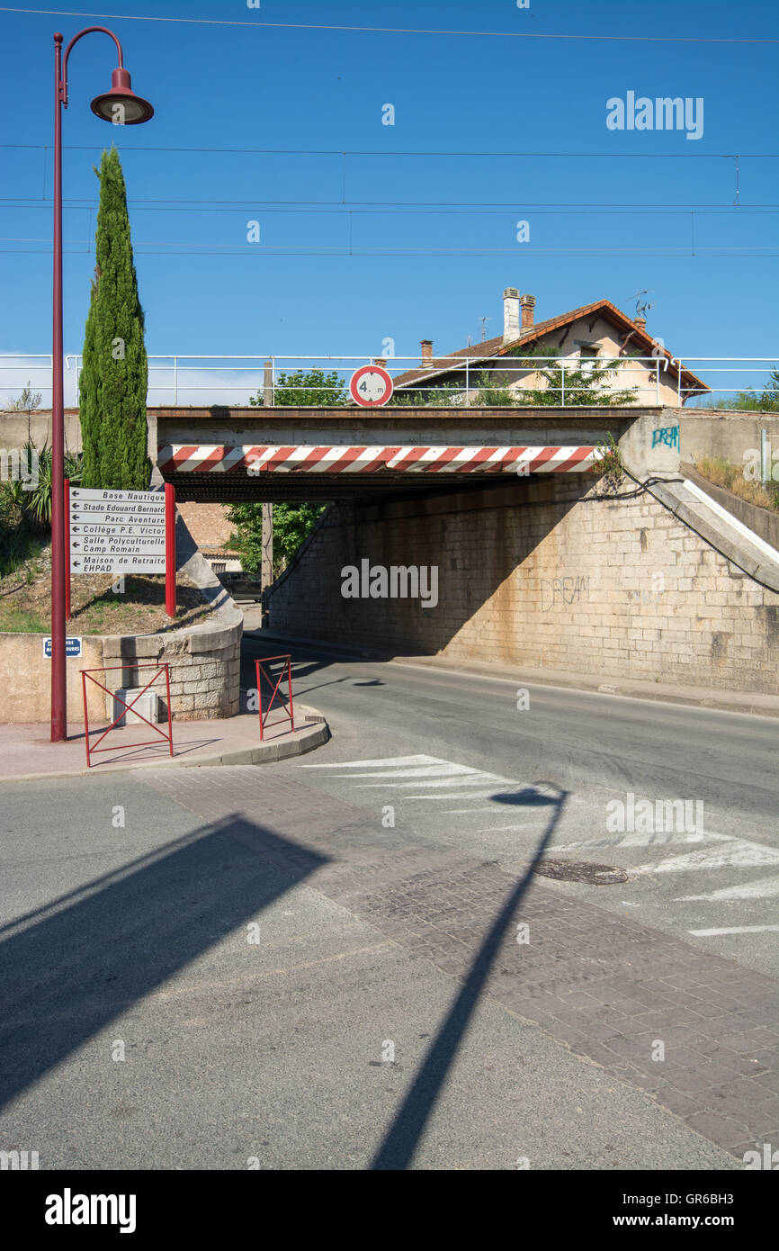 Underpass for vehicles hi-res stock photography and images - Alamy