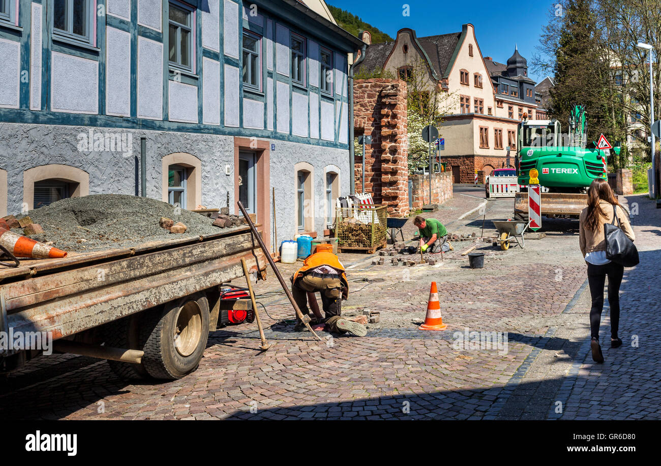 Construct a road hi-res stock photography and images - Alamy