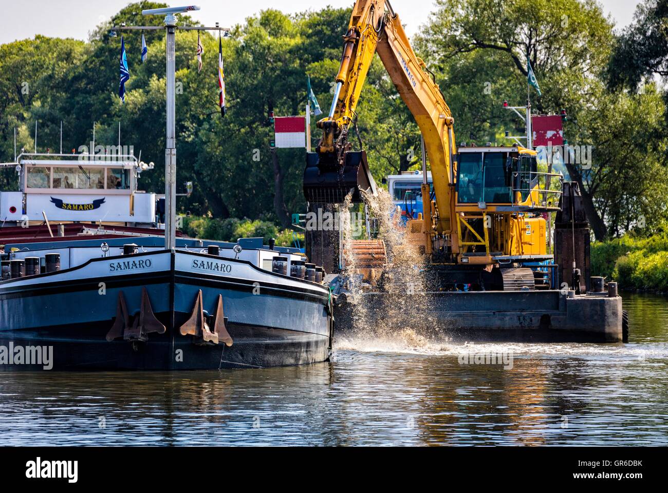 Dredge Shovels High Resolution Stock Photography and Images - Alamy