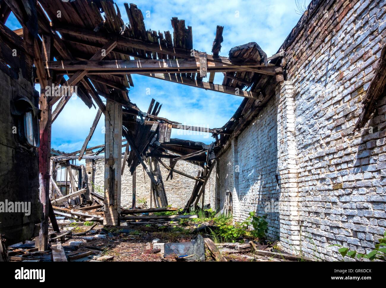 Combat damage hi-res stock photography and images - Alamy