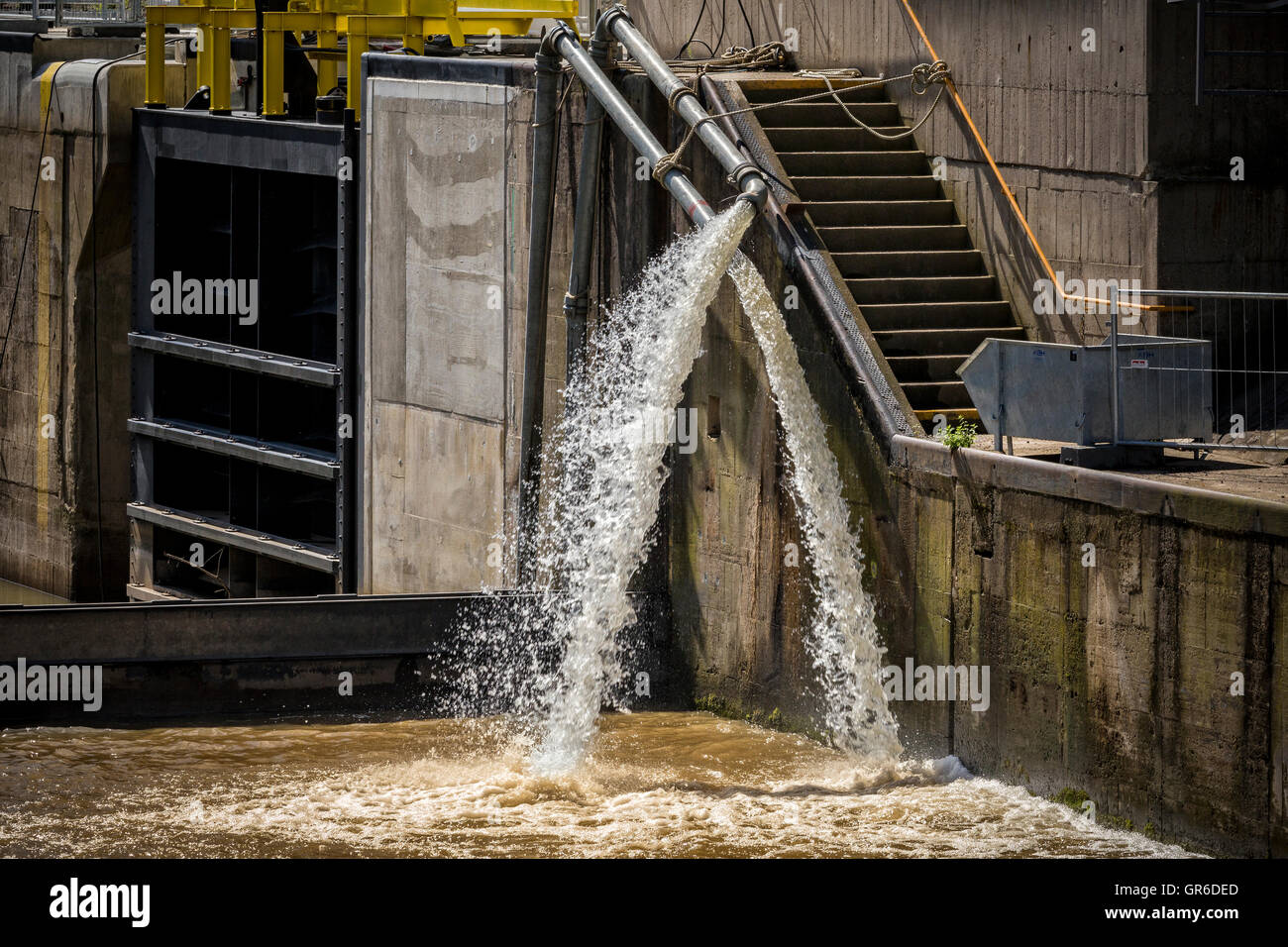 Sluice basins hi-res stock photography and images - Alamy