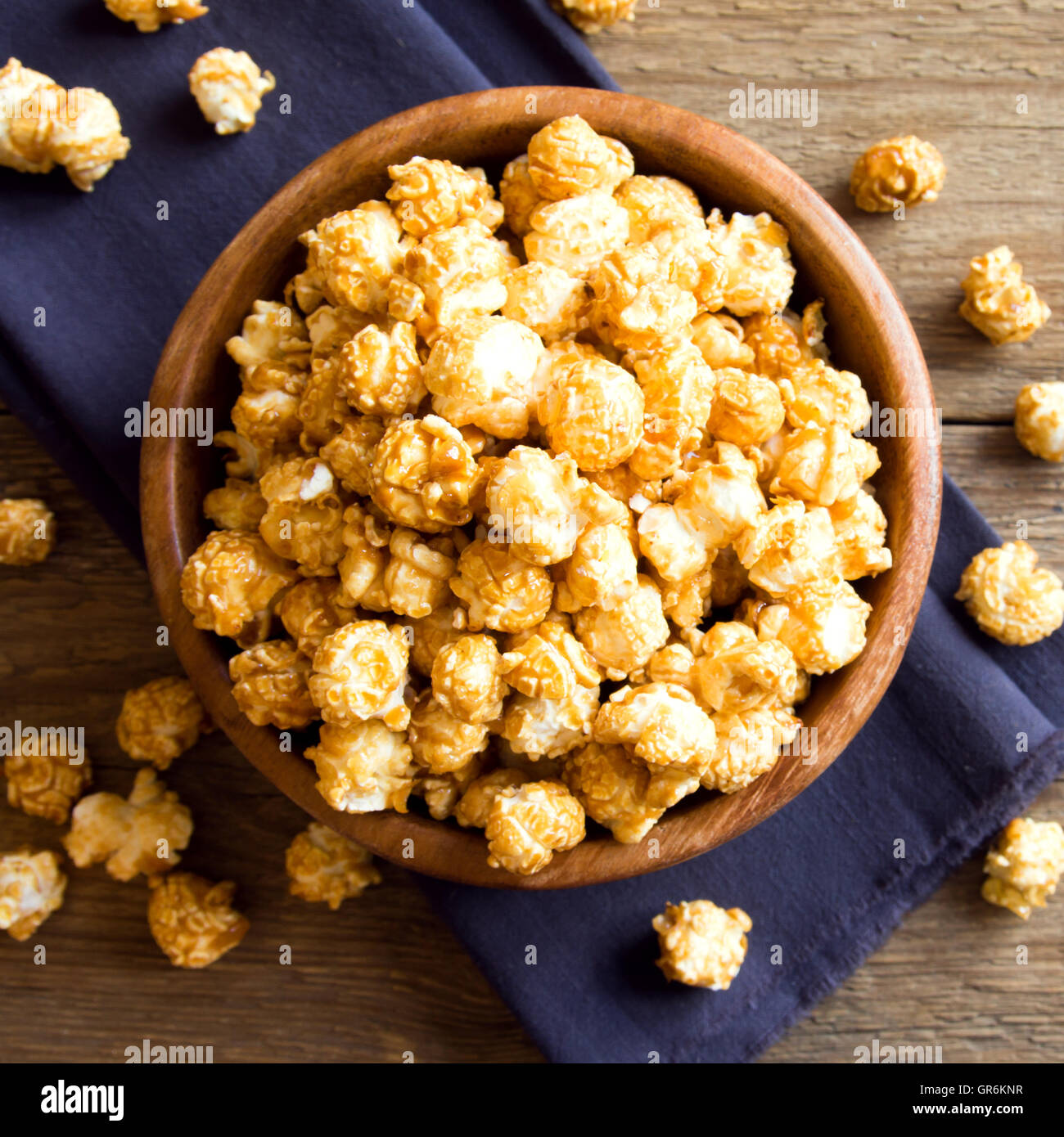 Homemade caramel popcorn in wooden bowl Stock Photo - Alamy