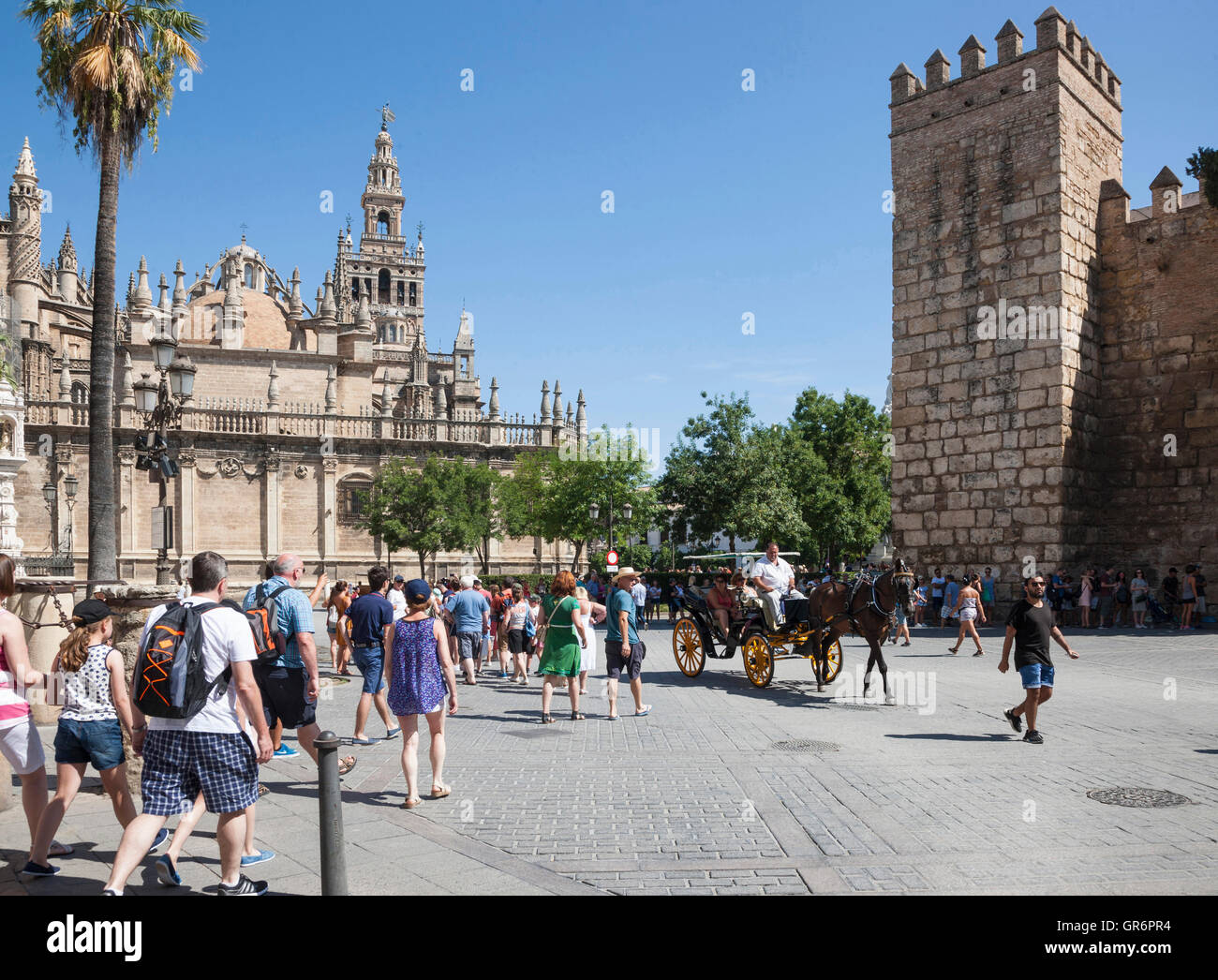 Summer in seville hi-res stock photography and images - Alamy