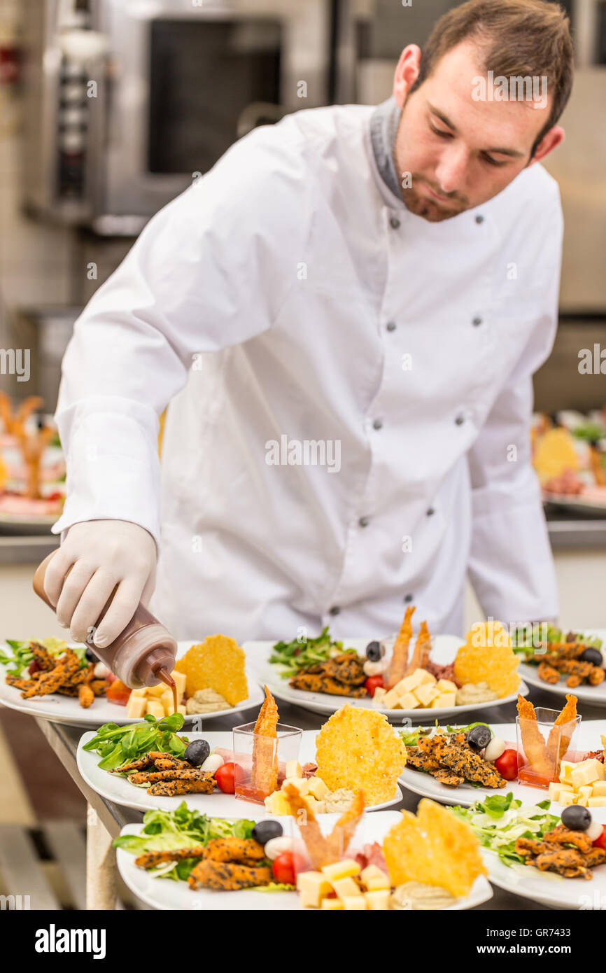 Kitchen chef cooking hi-res stock photography and images - Alamy