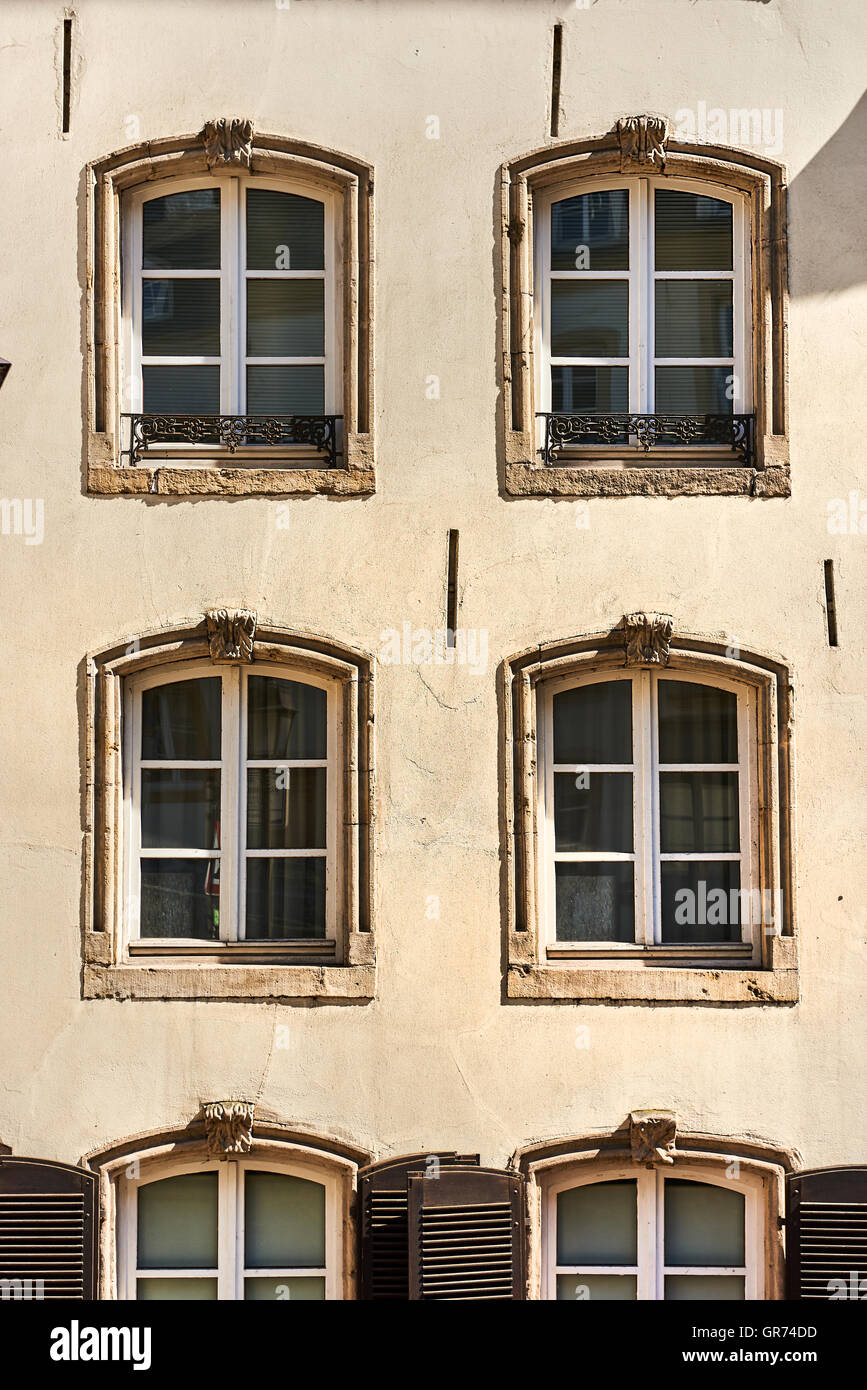 Aged windows hi-res stock photography and images - Alamy