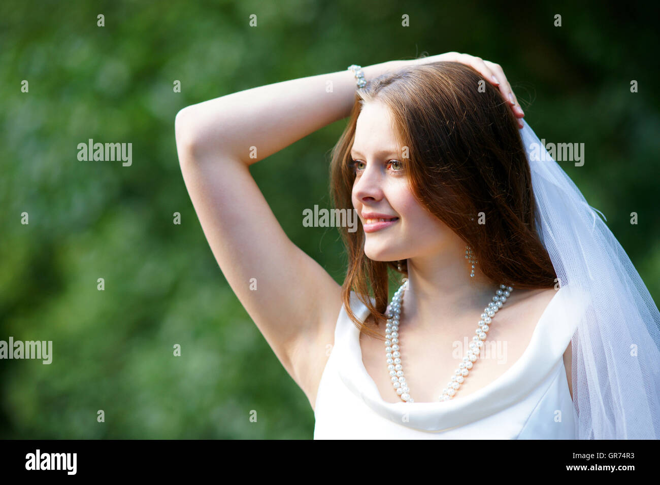 Young woman in white summer hi-res stock photography and images - Alamy