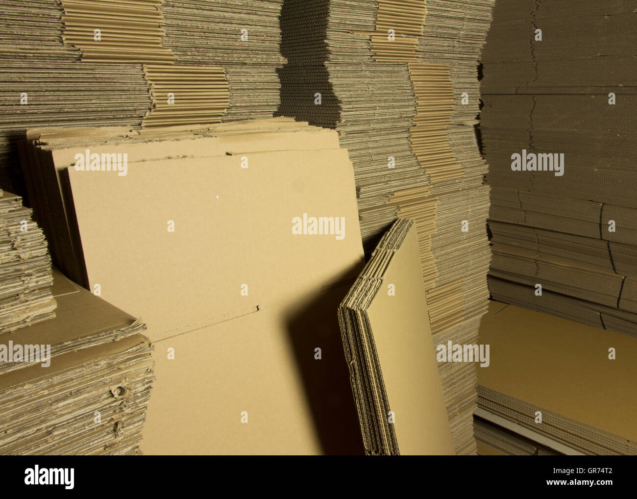Cardboards work hi-res stock photography and images - Alamy