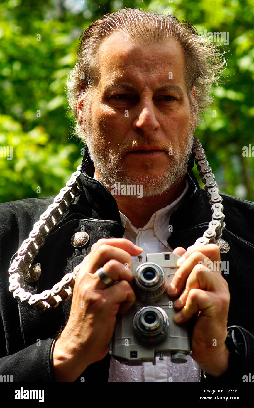 Artistic camera man hi-res stock photography and images - Alamy