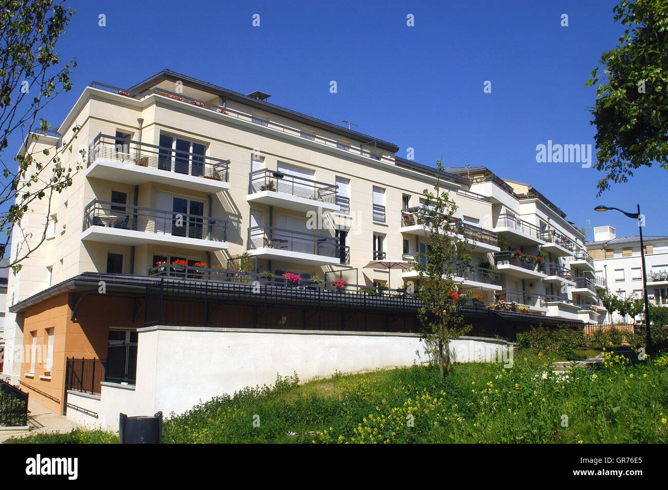 New building newly completed Stock Photo - Alamy