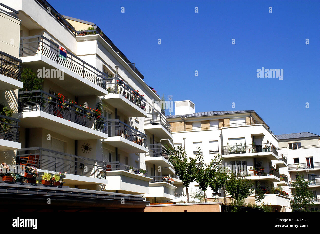New building newly completed Stock Photo - Alamy