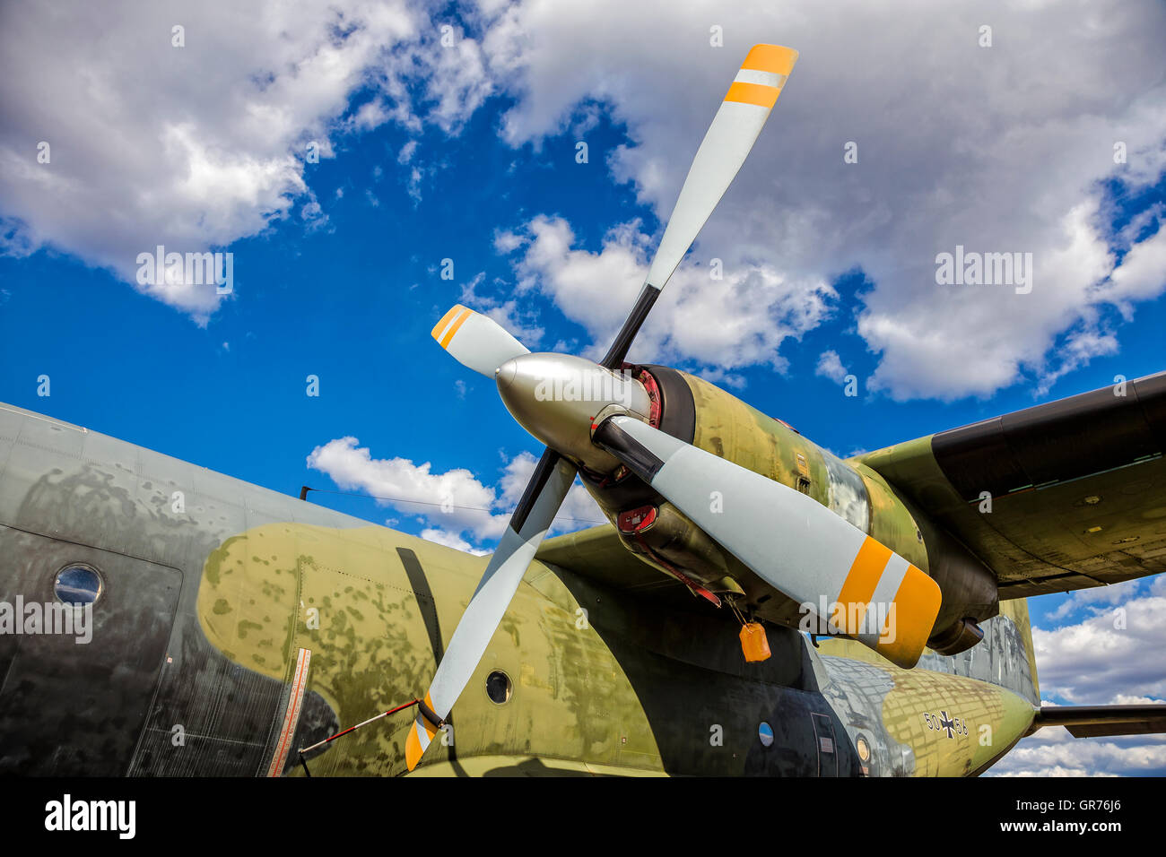 Propeller aircraft hi-res stock photography and images - Alamy