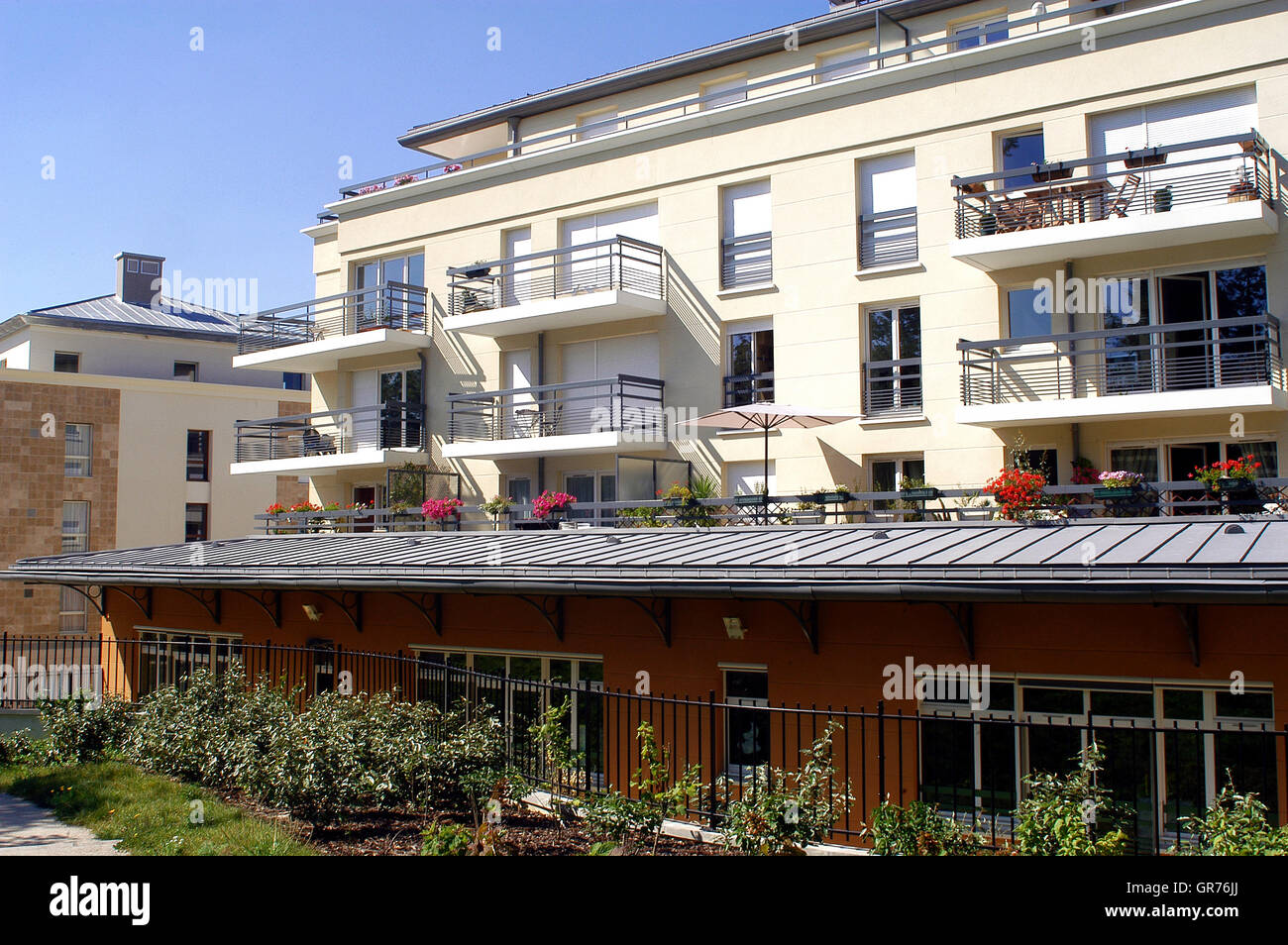 New building newly completed Stock Photo - Alamy